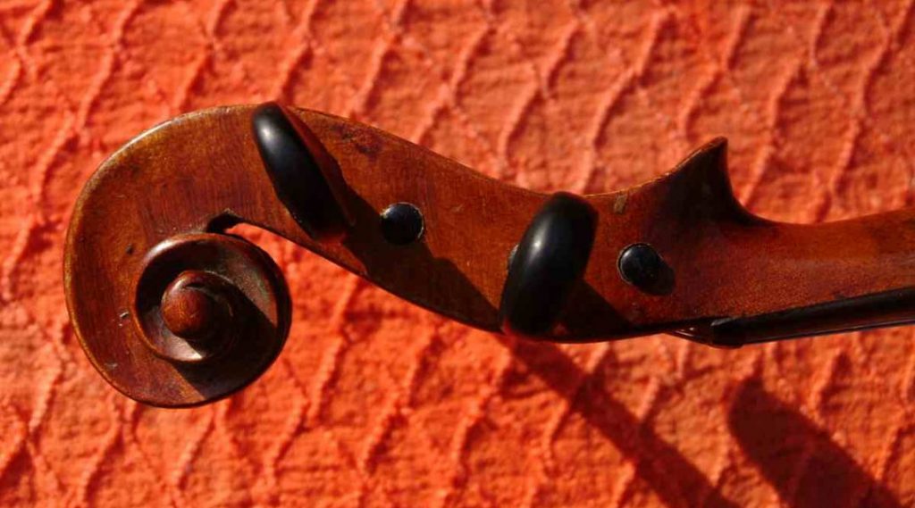 Peg Replacement on a Fiddle or Violin | Rod Fleming's World